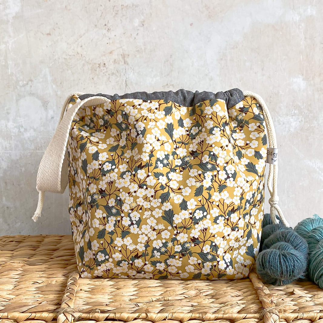 Knitting project bags and hand dyed yarn | Eldenwood Craft